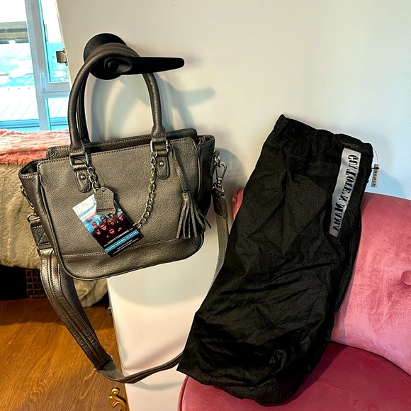 Gun Tote’n Mama | Bags | Nwt Gun Toten Mama Concealed Carry Purse Park ...